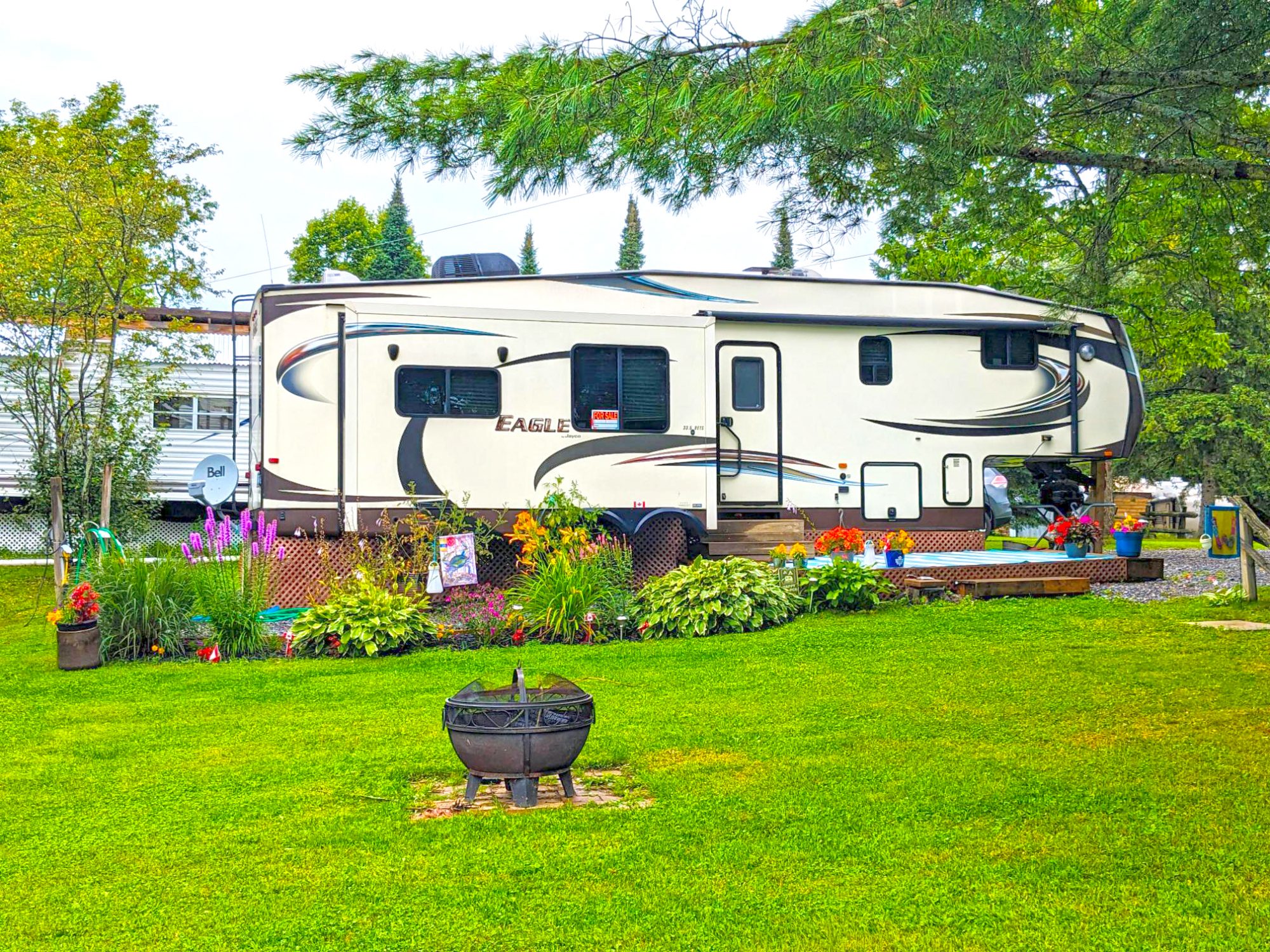 30 Permanent RV Site Landscaping Ideas