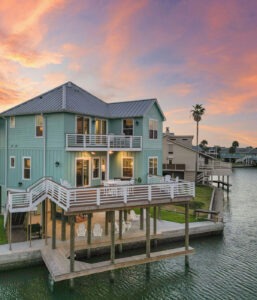 20 Stunning Beach House Designs for Coastal Living Lovers