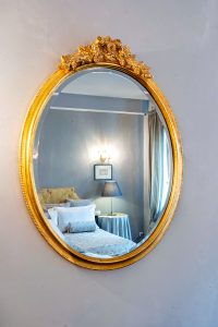 10 Bedroom Corner Mirror Design Ideas