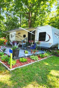 22 Gorgeous Camper Landscaping Designs