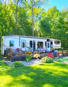 22 Gorgeous Camper Landscaping Designs