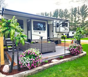 22 Gorgeous Camper Landscaping Designs