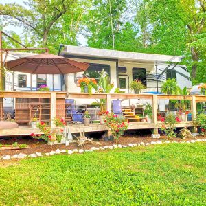 22 Gorgeous Camper Landscaping Designs