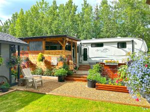 22 Gorgeous Camper Landscaping Designs