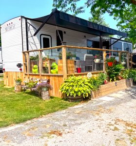 22 Gorgeous Camper Landscaping Designs