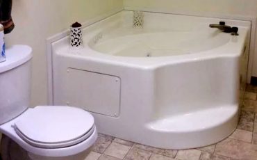 5 Best Mobile Home Bathtubs (Buying Guide)