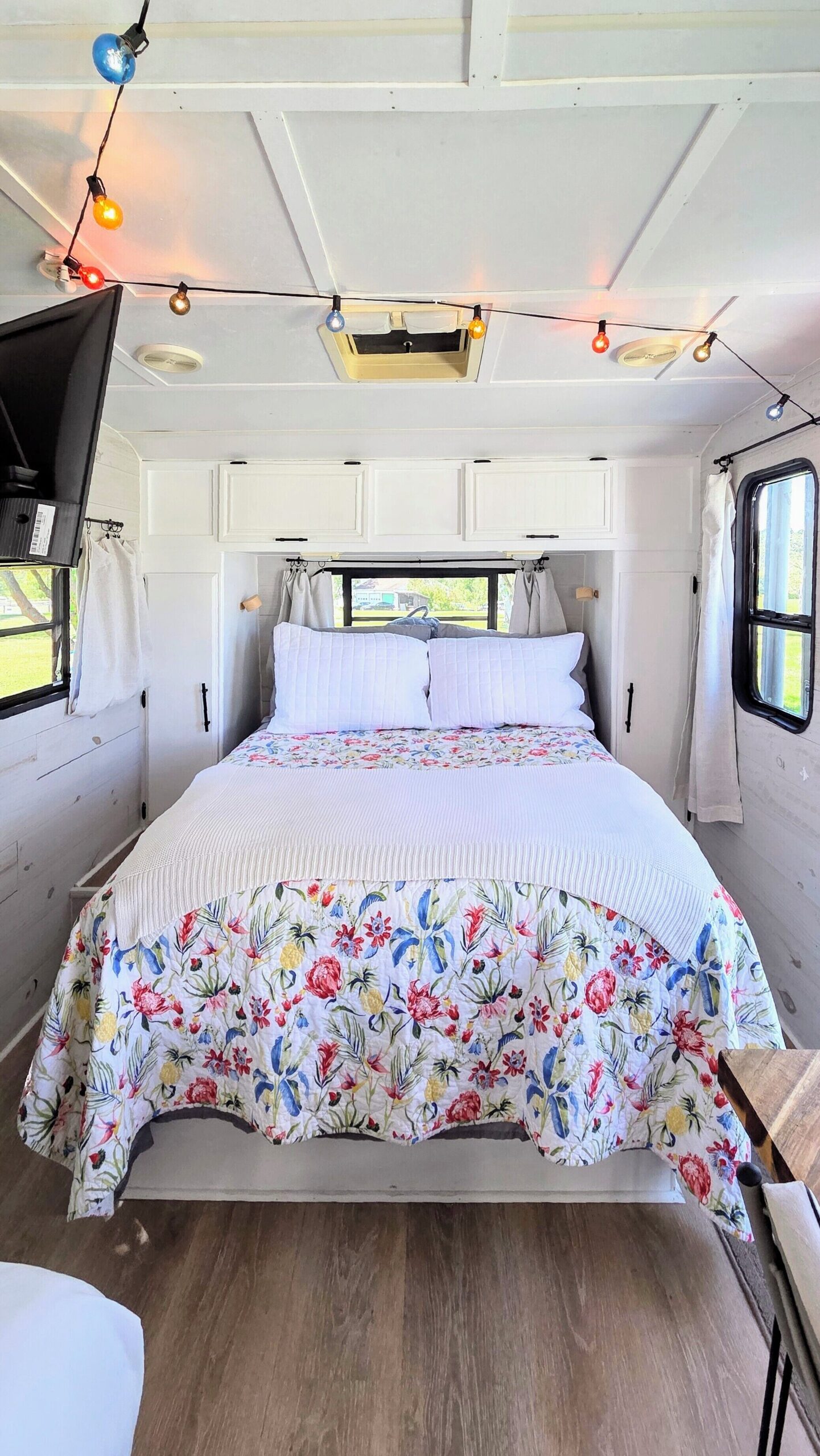 21 Motorhome Interior Ideas for Class A Coaches and Compact Campervans