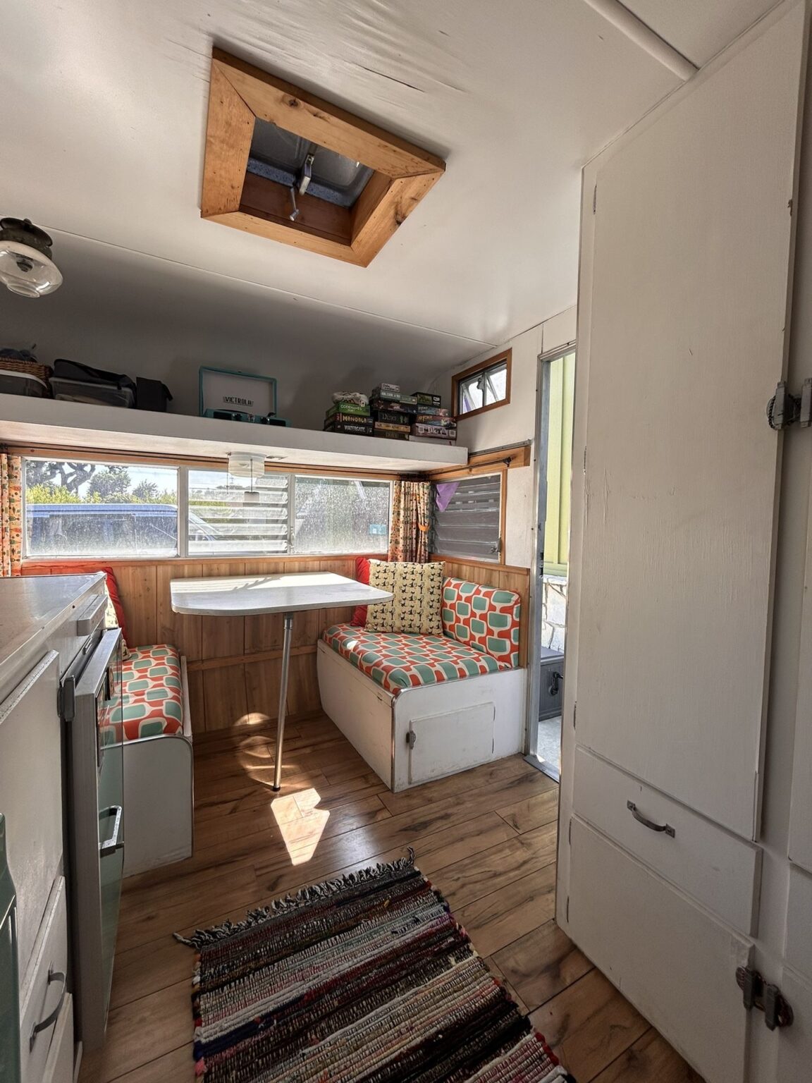 21 Motorhome Interior Ideas for Class A Coaches and Compact Campervans