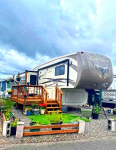 30 Permanent RV Site Landscaping Ideas