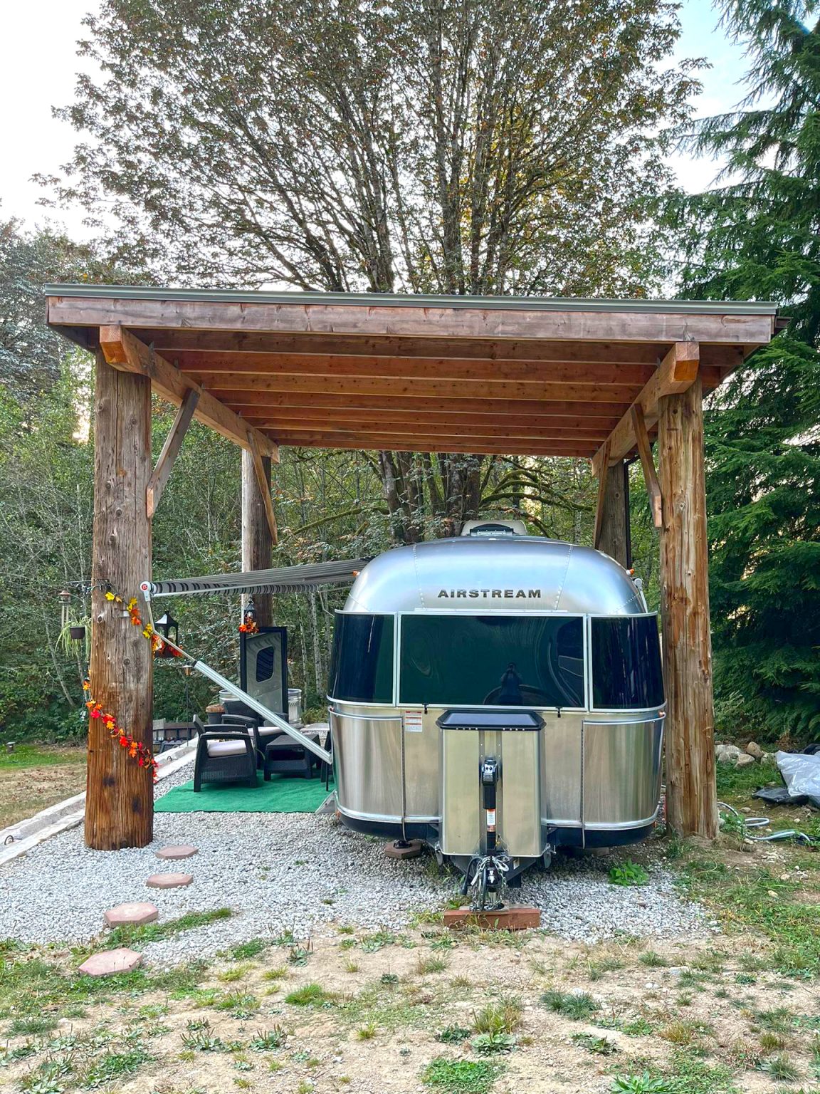 Cozy Luxury on Wheels: Step Inside This Stunning 2018 Airstream Classic