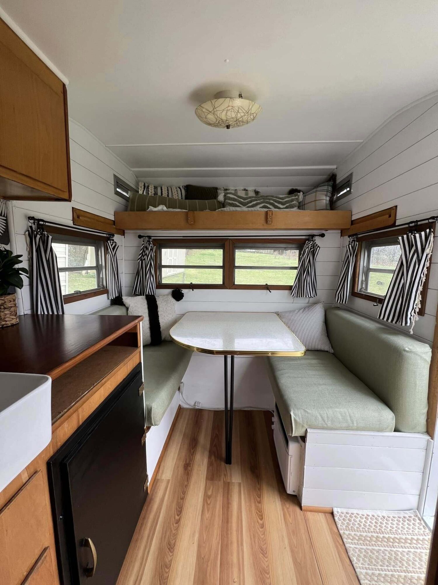 25 Vintage Camper Interiors That Wow