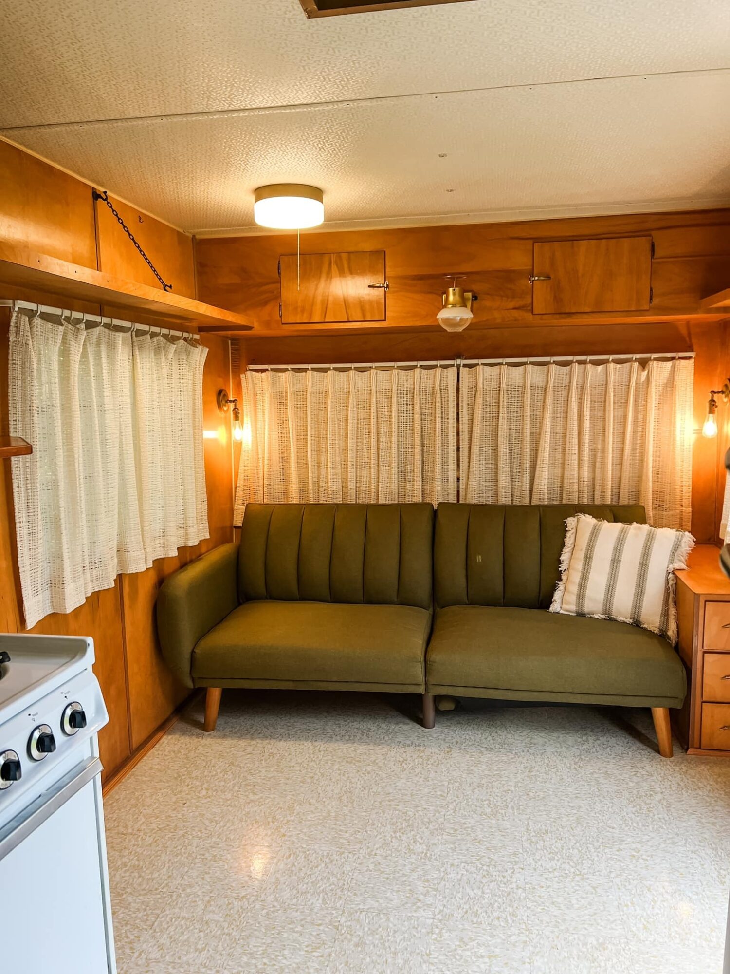 25 Vintage Camper Interiors That Wow