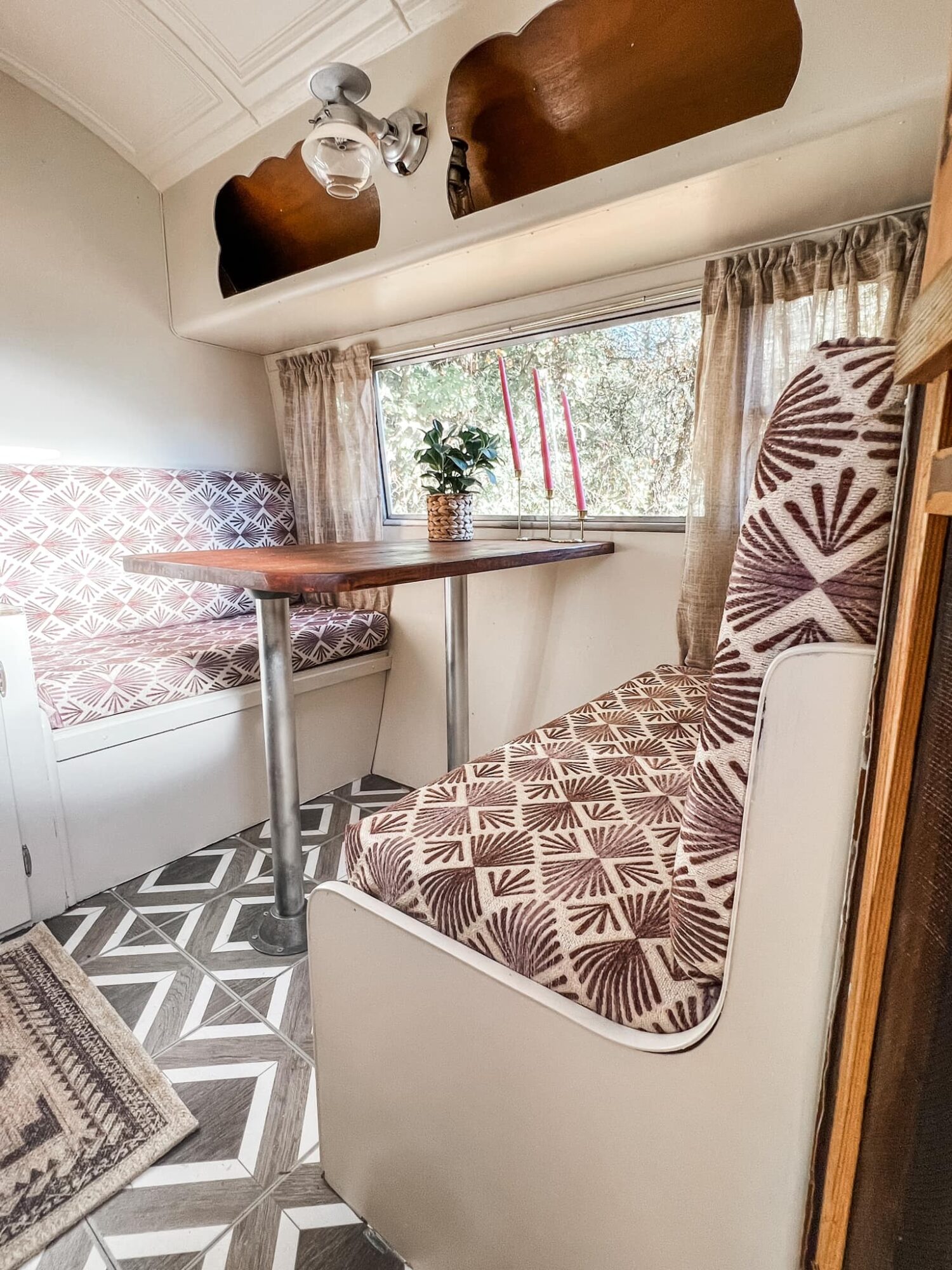 25 Vintage Camper Interiors That Wow