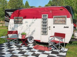 31 Stunning Vintage Camper Trailer Exteriors